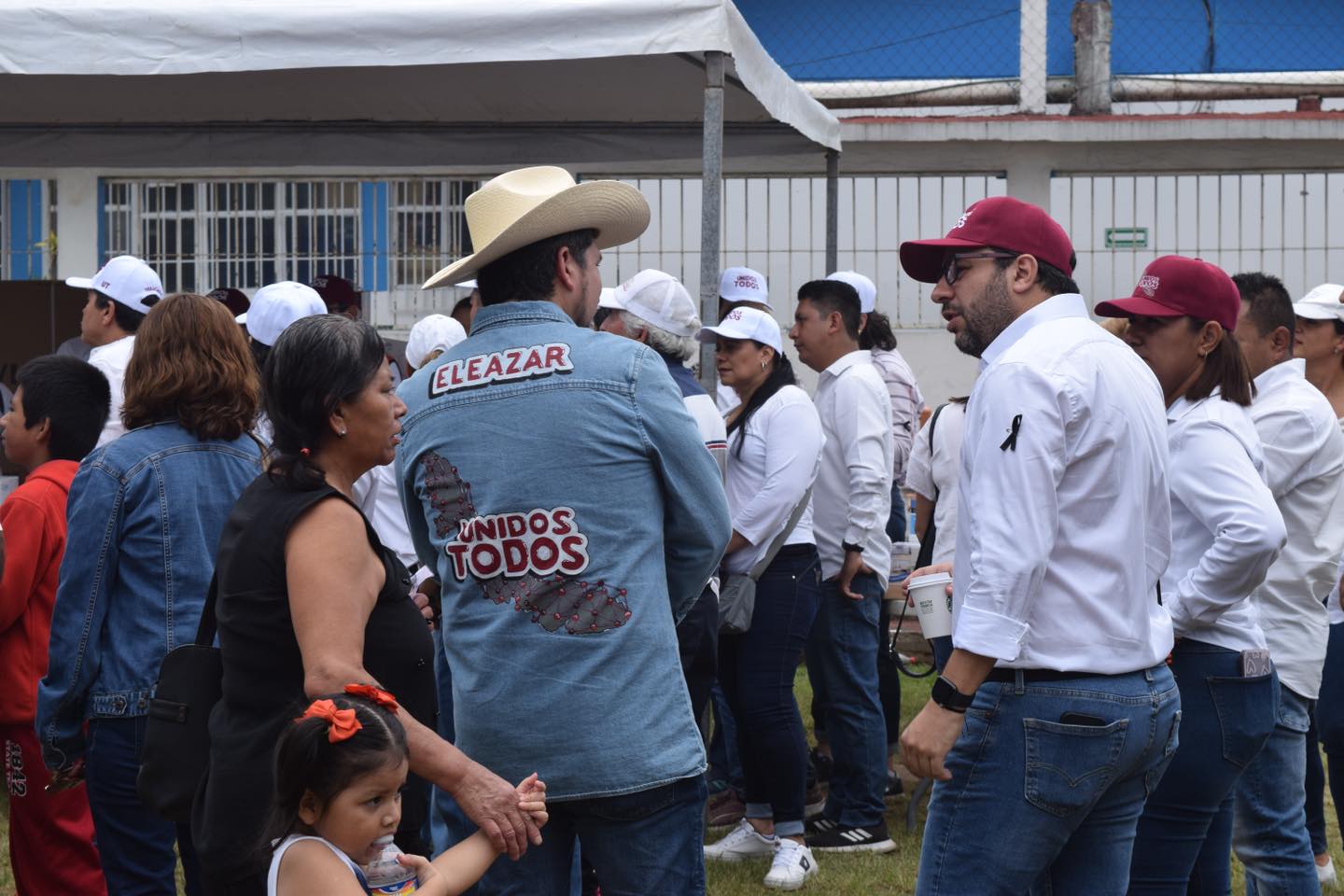 “Celebra” Eleazar Guerrero a los niños y a las madres en junio para disimular acto de promoción ...