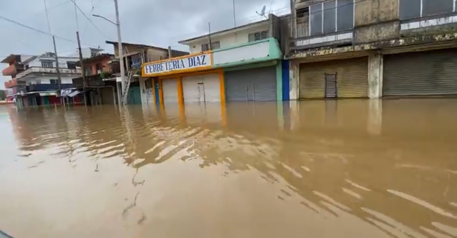 Se desborda río Coatzacoalcos y se inunda Minatitlán; hay tres muertos ...