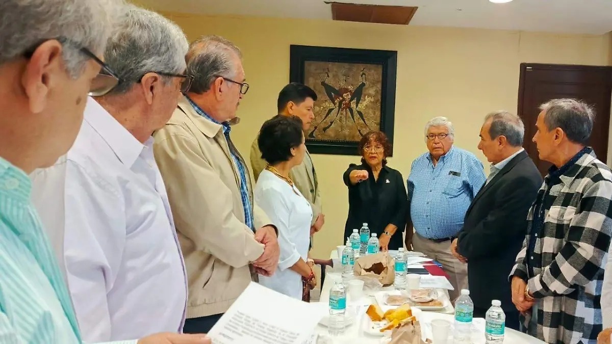 Sustituyen al «Papo» Levet: Rosa María Álvarez Santamán rinde protesta ...