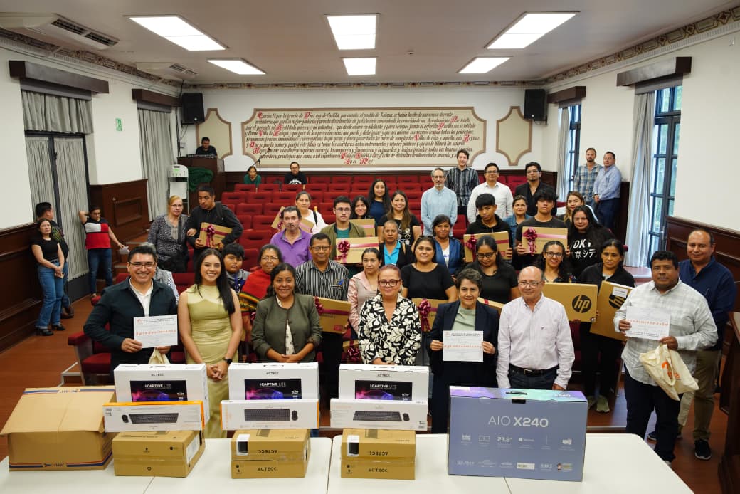 Entrega alcaldesa Daniela Griego equipos de cómputo para fortalecer a ...